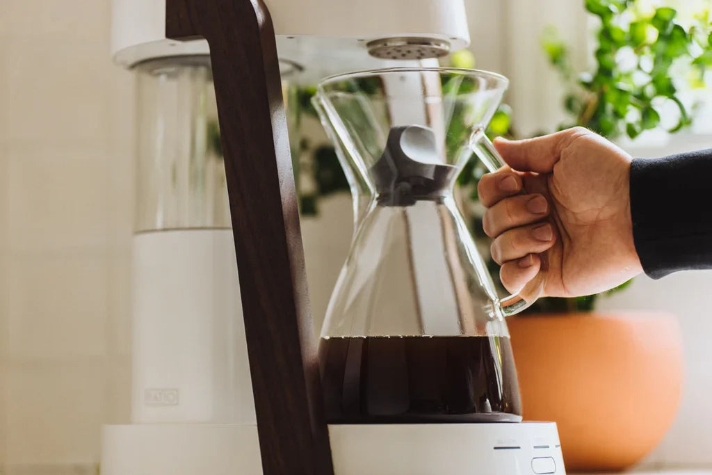 Why Pouring Too Fast Can Kill the Flavor in Your Coffee – Ratio